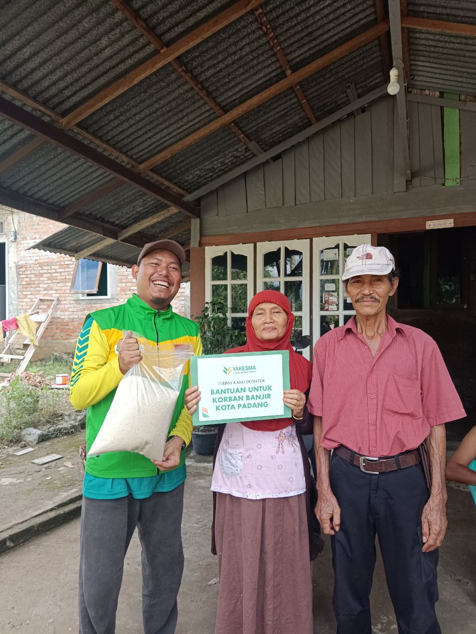Yakesma Sumbar Salurkan Donasi Korban Banjir Padang - Yakesma Official ...